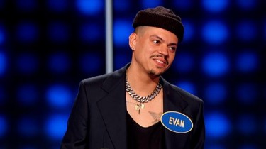 Watch Celebrity Family Feud in Streaming Online | TV Shows | STARZ ON