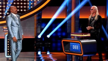 Watch Celebrity Family Feud in Streaming Online | TV Shows | STARZ ON